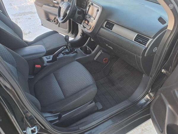 Black Mitsubishi Outlander 2012 in Siauliai, with an engine capacity of 2.30 L and mileage of 213 thousand km for 5800 €, photo 11 on AUTOMOTO.COM.LV