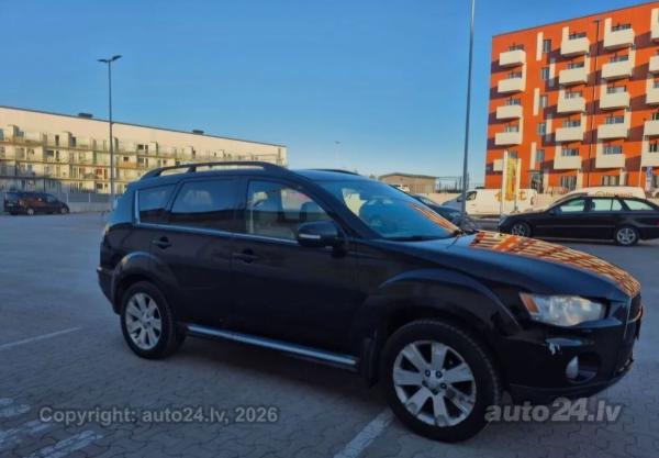 Melns Mitsubishi Outlander 2012 Tallina, ar dzinēja tilpumu 2.20 L un nobraukumu 283 tūkst. km par 4950 €, foto 3 vietnē AUTOMOTO.COM.LV
