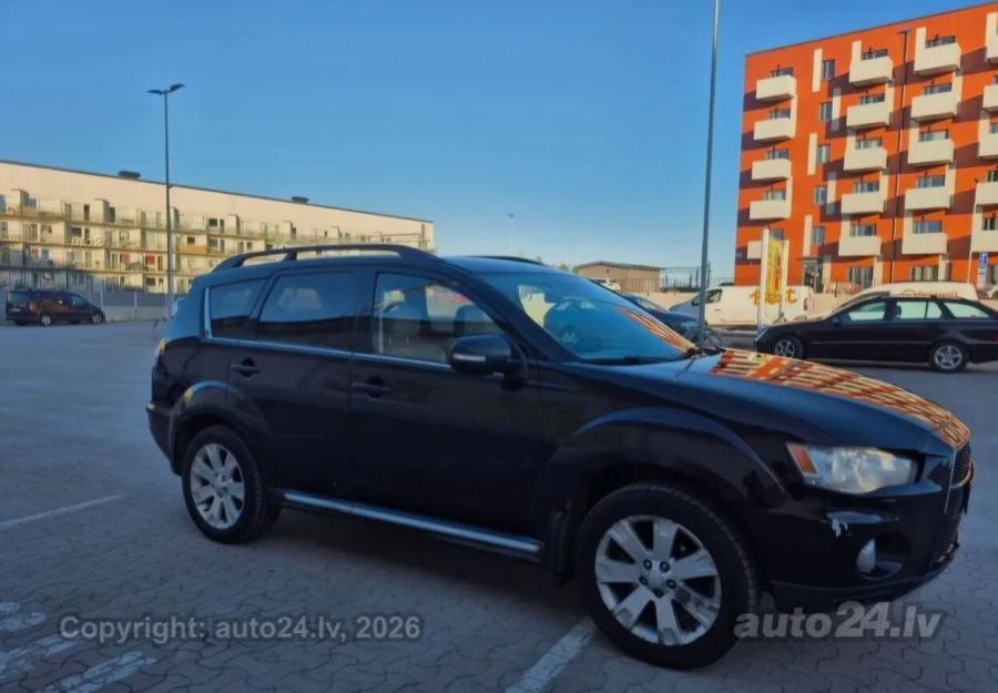 Black Mitsubishi Outlander 2012 in Tallinn, with an engine capacity of 2.20 L and mileage of 283 thousand km for 4950 €, photo 4 on AUTOMOTO.COM.LV