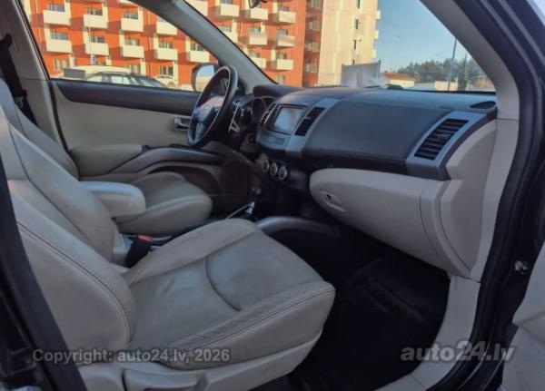 Melns Mitsubishi Outlander 2012 Tallina, ar dzinēja tilpumu 2.20 L un nobraukumu 283 tūkst. km par 4950 €, foto 6 vietnē AUTOMOTO.COM.LV