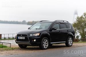 Black Mitsubishi Outlander 2012 in Riga, with an engine capacity of 2.20 L and mileage of 356 thousand km for 4250 €, photo 3 on AUTOMOTO.COM.LV