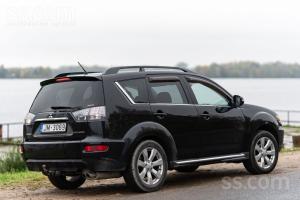 Black Mitsubishi Outlander 2012 in Riga, with an engine capacity of 2.20 L and mileage of 356 thousand km for 4250 €, photo 5 on AUTOMOTO.COM.LV