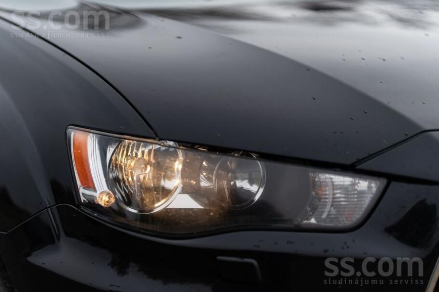 Black Mitsubishi Outlander 2012 in Riga, with an engine capacity of 2.20 L and mileage of 356 thousand km for 4250 €, photo 7 on AUTOMOTO.COM.LV