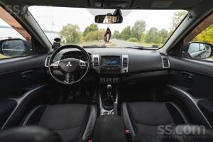 Black Mitsubishi Outlander 2012 in Riga, with an engine capacity of 2.20 L and mileage of 356 thousand km for 4250 €, photo 11 on AUTOMOTO.COM.LV