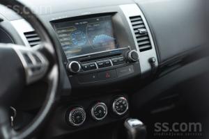 Black Mitsubishi Outlander 2012 in Riga, with an engine capacity of 2.20 L and mileage of 356 thousand km for 4250 €, photo 12 on AUTOMOTO.COM.LV