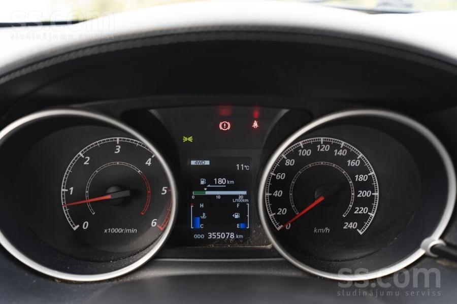Black Mitsubishi Outlander 2012 in Riga, with an engine capacity of 2.20 L and mileage of 356 thousand km for 4250 €, photo 14 on AUTOMOTO.COM.LV