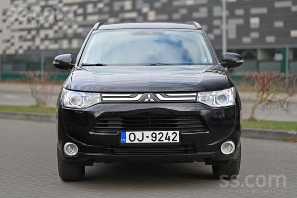 Black Mitsubishi Outlander 2012 in Jelgava, with an engine capacity of 2.30 L and mileage of 213 thousand km for 6800 €, photo 1 on AUTOMOTO.COM.LV