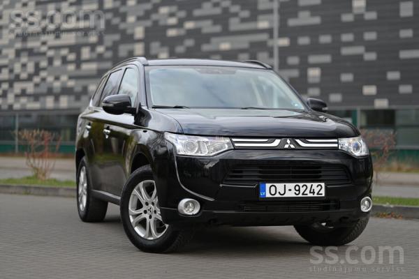 Black Mitsubishi Outlander 2012 in Jelgava, with an engine capacity of 2.30 L and mileage of 213 thousand km for 6800 €, photo 9 on AUTOMOTO.COM.LV