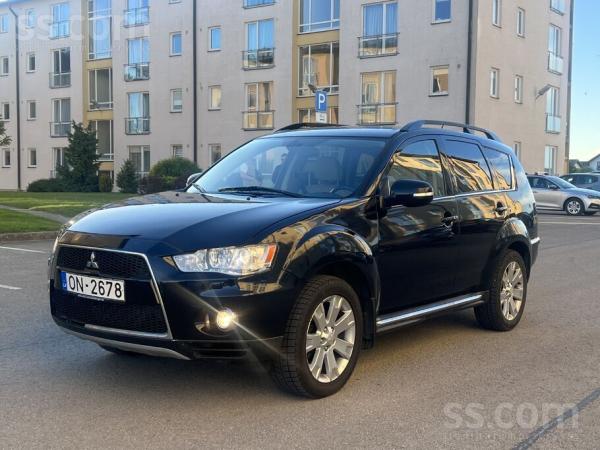 Black Mitsubishi Outlander 2012 in Riga, with an engine capacity of 2.20 L and mileage of 300 thousand km for 4350 €, photo 1 on AUTOMOTO.COM.LV