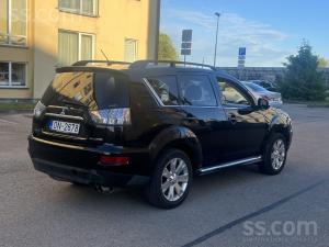 Black Mitsubishi Outlander 2012 in Riga, with an engine capacity of 2.20 L and mileage of 300 thousand km for 4350 €, photo 4 on AUTOMOTO.COM.LV