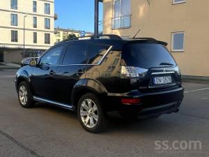 Black Mitsubishi Outlander 2012 in Riga, with an engine capacity of 2.20 L and mileage of 300 thousand km for 4350 €, photo 5 on AUTOMOTO.COM.LV