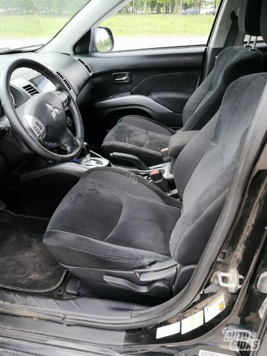 Melns Mitsubishi Outlander 2012 Šauļi, ar dzinēja tilpumu 2.40 L un nobraukumu 184 tūkst. km par 4750 €, foto 6 vietnē AUTOMOTO.COM.LV