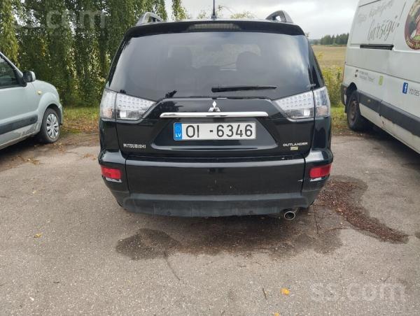 Black Mitsubishi Outlander 2012 in Tukums, with an engine capacity of 2.40 L and mileage of 303 thousand km for 3700 €, photo 8 on AUTOMOTO.COM.LV