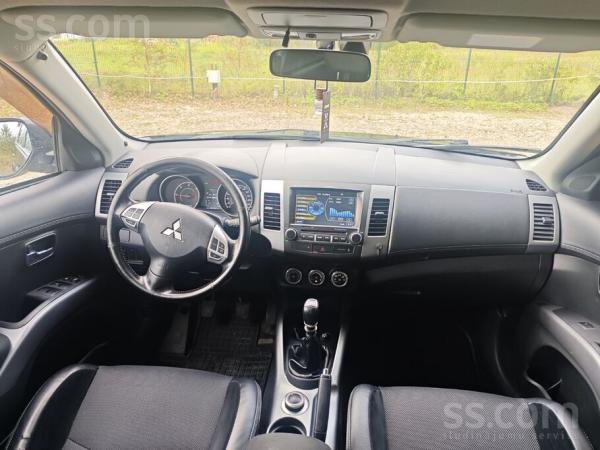Black Mitsubishi Outlander 2012 in Riga, with an engine capacity of 2.20 L and mileage of 0 thousand km for 4550 €, photo 7 on AUTOMOTO.COM.LV