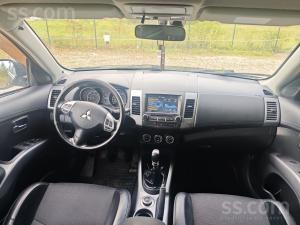 Black Mitsubishi Outlander 2012 in Riga, with an engine capacity of 2.20 L and mileage of 0 thousand km for 4550 €, photo 7 on AUTOMOTO.COM.LV