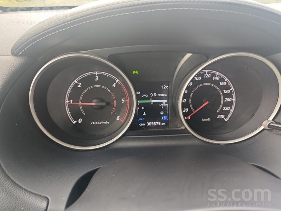 Black Mitsubishi Outlander 2012 in Riga, with an engine capacity of 2.20 L and mileage of 0 thousand km for 4550 €, photo 8 on AUTOMOTO.COM.LV