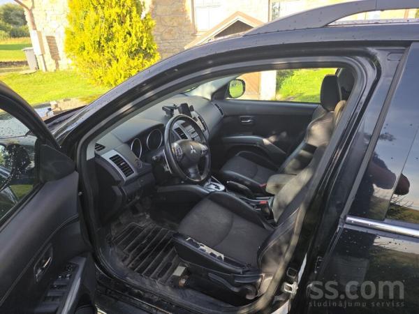 Melns Mitsubishi Outlander 2012 Aizkraukle, ar dzinēja tilpumu 2.40 L un nobraukumu 263 tūkst. km par 5500 €, foto 9 vietnē AUTOMOTO.COM.LV
