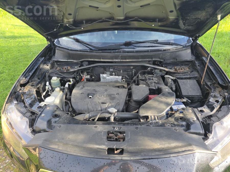 Melns Mitsubishi Outlander 2012 Aizkraukle, ar dzinēja tilpumu 2.40 L un nobraukumu 263 tūkst. km par 5500 €, foto 11 vietnē AUTOMOTO.COM.LV