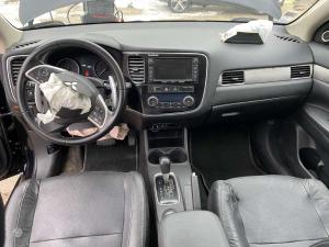 Melns Mitsubishi Outlander 2013 Tauragė, ar dzinēja tilpumu 2.27 L un nobraukumu 170 tūkst. km par 3300 €, foto 6 vietnē AUTOMOTO.COM.LV