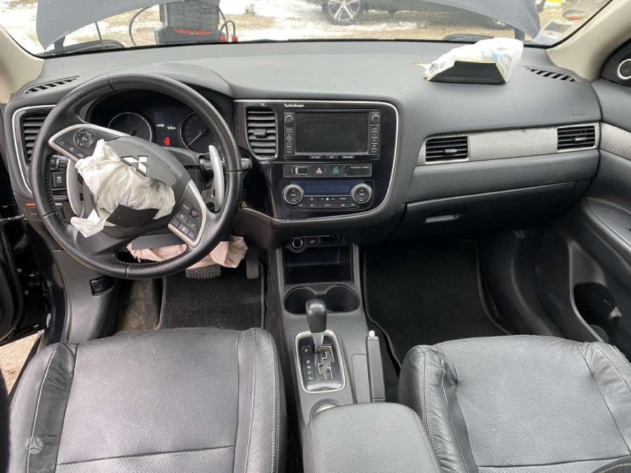 Melns Mitsubishi Outlander 2013 Tauragė, ar dzinēja tilpumu 2.27 L un nobraukumu 170 tūkst. km par 3300 €, foto 6 vietnē AUTOMOTO.COM.LV