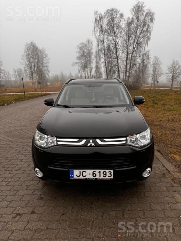 Melns Mitsubishi Outlander 2013 Aizkraukle, ar dzinēja tilpumu 2.00 L un nobraukumu 370 tūkst. km par 7500 €, foto 1 vietnē AUTOMOTO.COM.LV