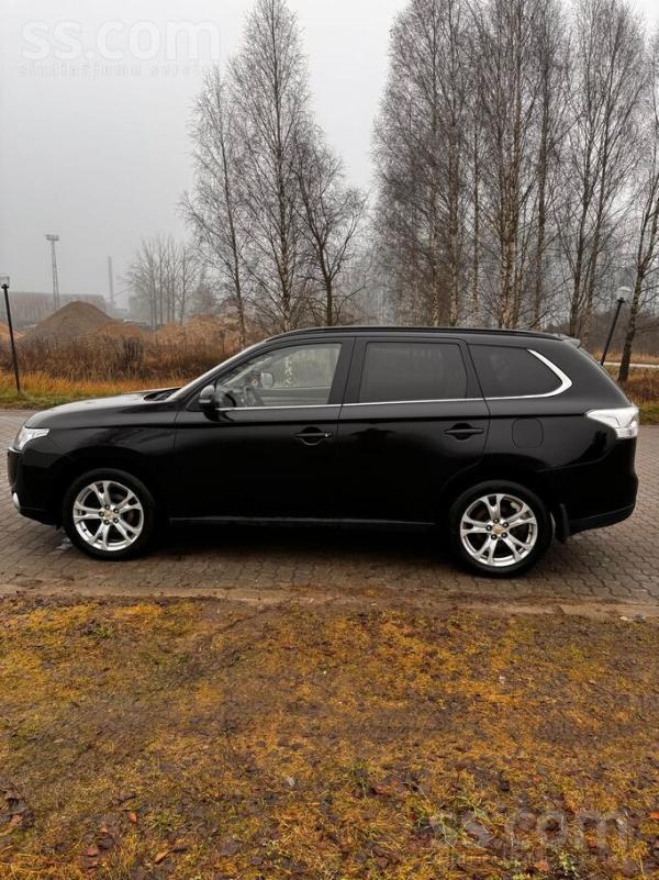Melns Mitsubishi Outlander 2013 Aizkraukle, ar dzinēja tilpumu 2.00 L un nobraukumu 370 tūkst. km par 7500 €, foto 4 vietnē AUTOMOTO.COM.LV