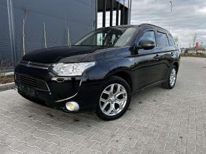 Melns Mitsubishi Outlander 2013 Viļņa, ar dzinēja tilpumu 2.00 L un nobraukumu 281 tūkst. km par 7299 €, foto  vietnē AUTOMOTO.COM.LV