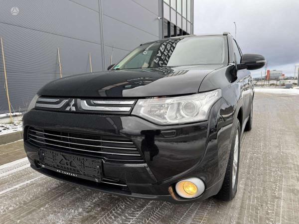Melns Mitsubishi Outlander 2013 Viļņa, ar dzinēja tilpumu 2.27 L un nobraukumu 270 tūkst. km par 7990 €, foto 1 vietnē AUTOMOTO.COM.LV
