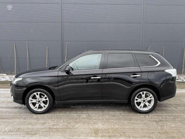 Melns Mitsubishi Outlander 2013 Viļņa, ar dzinēja tilpumu 2.27 L un nobraukumu 270 tūkst. km par 7990 €, foto 3 vietnē AUTOMOTO.COM.LV