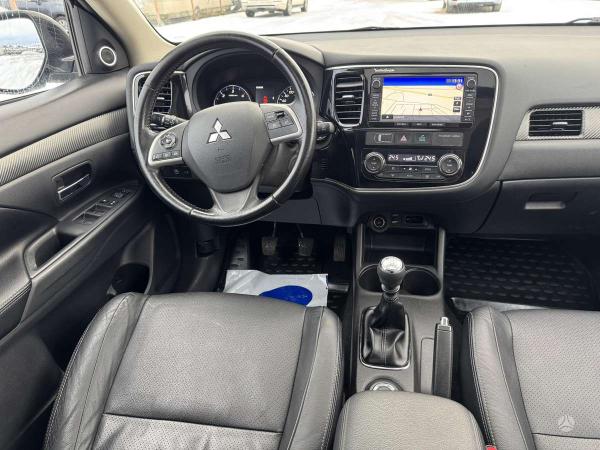 Melns Mitsubishi Outlander 2013 Viļņa, ar dzinēja tilpumu 2.27 L un nobraukumu 270 tūkst. km par 7990 €, foto 6 vietnē AUTOMOTO.COM.LV