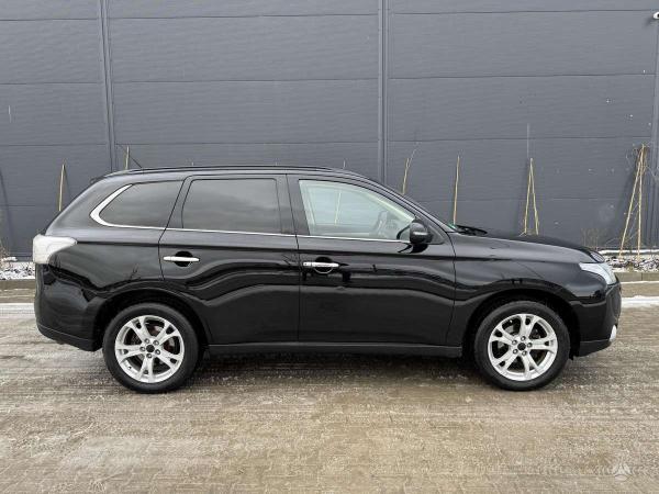 Melns Mitsubishi Outlander 2013 Viļņa, ar dzinēja tilpumu 2.27 L un nobraukumu 270 tūkst. km par 7990 €, foto 7 vietnē AUTOMOTO.COM.LV