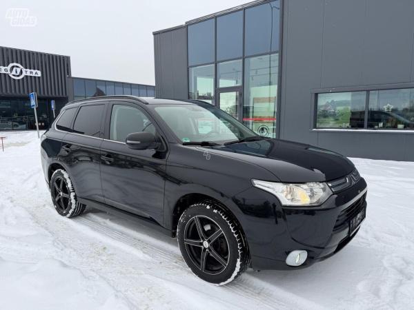 Black Mitsubishi Outlander 2013 in Siauliai, with an engine capacity of 2.30 L and mileage of 215 thousand km for 7350 €, photo 2 on AUTOMOTO.COM.LV