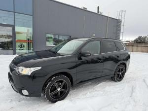 Black Mitsubishi Outlander 2013 in Siauliai, with an engine capacity of 2.30 L and mileage of 215 thousand km for 7350 €, photo 7 on AUTOMOTO.COM.LV