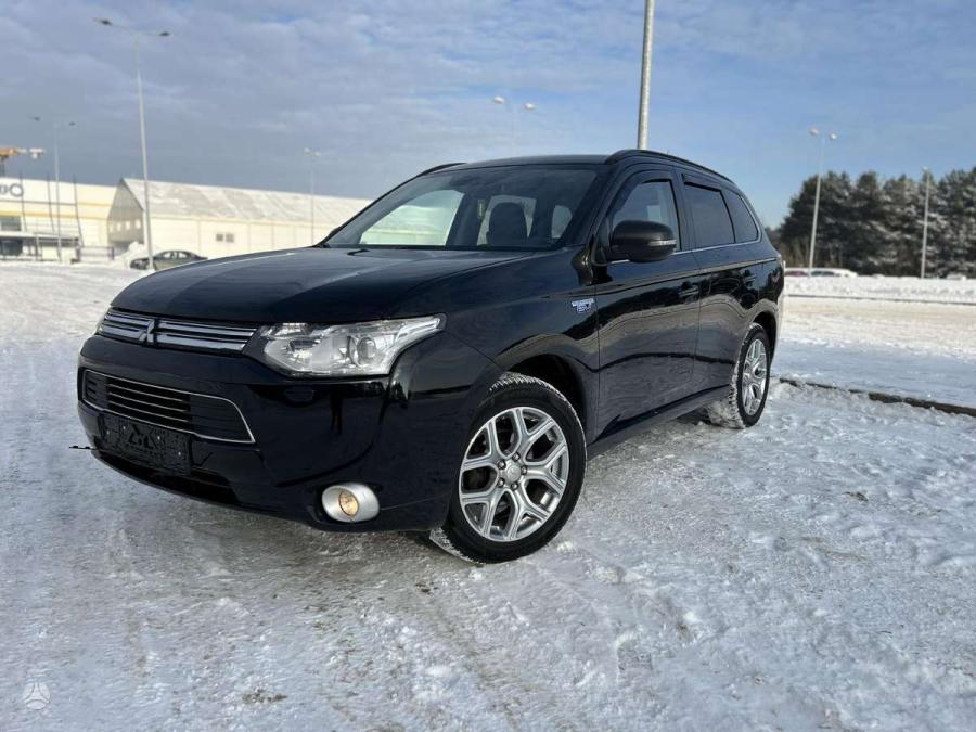 Melns Mitsubishi Outlander 2013 Viļņa, ar dzinēja tilpumu 2.00 L un nobraukumu 282 tūkst. km par 7200 €, foto 1 vietnē AUTOMOTO.COM.LV