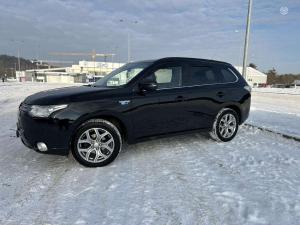 Melns Mitsubishi Outlander 2013 Viļņa, ar dzinēja tilpumu 2.00 L un nobraukumu 282 tūkst. km par 7200 €, foto 2 vietnē AUTOMOTO.COM.LV
