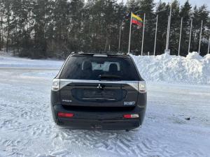 Melns Mitsubishi Outlander 2013 Viļņa, ar dzinēja tilpumu 2.00 L un nobraukumu 282 tūkst. km par 7200 €, foto 4 vietnē AUTOMOTO.COM.LV