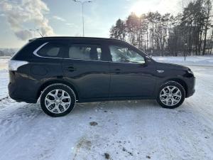 Melns Mitsubishi Outlander 2013 Viļņa, ar dzinēja tilpumu 2.00 L un nobraukumu 282 tūkst. km par 7200 €, foto 6 vietnē AUTOMOTO.COM.LV