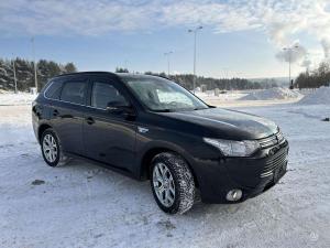 Melns Mitsubishi Outlander 2013 Viļņa, ar dzinēja tilpumu 2.00 L un nobraukumu 282 tūkst. km par 7200 €, foto 7 vietnē AUTOMOTO.COM.LV