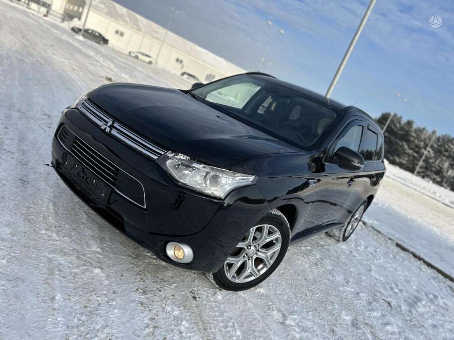 Melns Mitsubishi Outlander 2013 Viļņa, ar dzinēja tilpumu 2.00 L un nobraukumu 282 tūkst. km par 7200 €, foto 9 vietnē AUTOMOTO.COM.LV