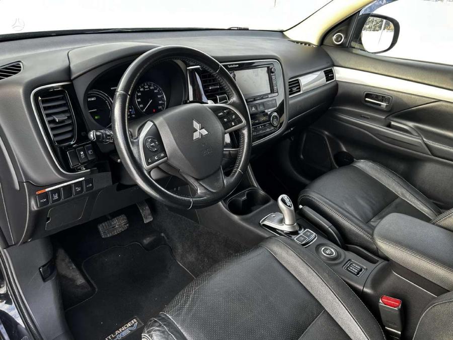 Melns Mitsubishi Outlander 2013 Viļņa, ar dzinēja tilpumu 2.00 L un nobraukumu 282 tūkst. km par 7200 €, foto 11 vietnē AUTOMOTO.COM.LV