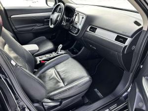 Melns Mitsubishi Outlander 2013 Viļņa, ar dzinēja tilpumu 2.00 L un nobraukumu 282 tūkst. km par 7200 €, foto 12 vietnē AUTOMOTO.COM.LV