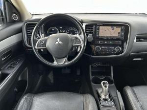 Melns Mitsubishi Outlander 2013 Viļņa, ar dzinēja tilpumu 2.00 L un nobraukumu 282 tūkst. km par 7200 €, foto 13 vietnē AUTOMOTO.COM.LV