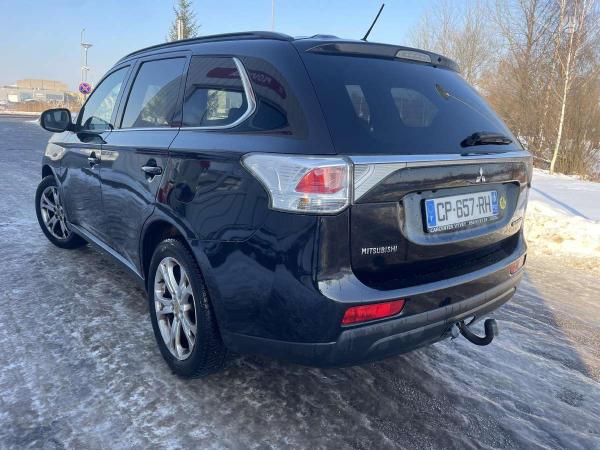 Melns Mitsubishi Outlander 2013 Tauragė, ar dzinēja tilpumu 2.27 L un nobraukumu 207 tūkst. km par 6300 €, foto 3 vietnē AUTOMOTO.COM.LV