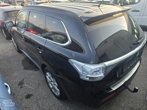 Black Mitsubishi Outlander 2013 in Marijampole, with an engine capacity of 2.00 L and mileage of 158 thousand km for 3650 €, photo 4 on AUTOMOTO.COM.LV