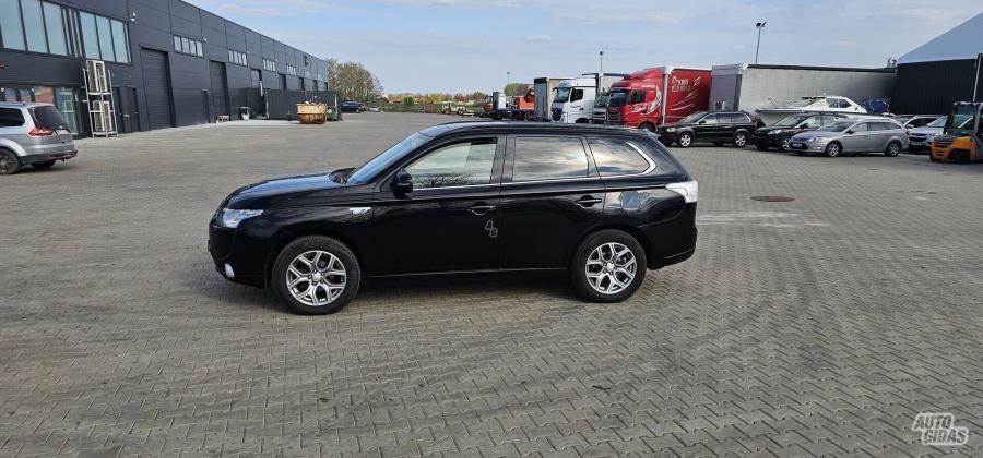 Melns Mitsubishi Outlander 2013 Kauņa, ar dzinēja tilpumu 2.00 L un nobraukumu 300 tūkst. km par 6850 €, foto 1 vietnē AUTOMOTO.COM.LV