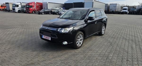 Black Mitsubishi Outlander 2013 in Kaunas, with an engine capacity of 2.00 L and mileage of 300 thousand km for 6850 €, photo 3 on AUTOMOTO.COM.LV