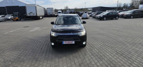 Black Mitsubishi Outlander 2013 in Kaunas, with an engine capacity of 2.00 L and mileage of 300 thousand km for 6850 €, photo 4 on AUTOMOTO.COM.LV
