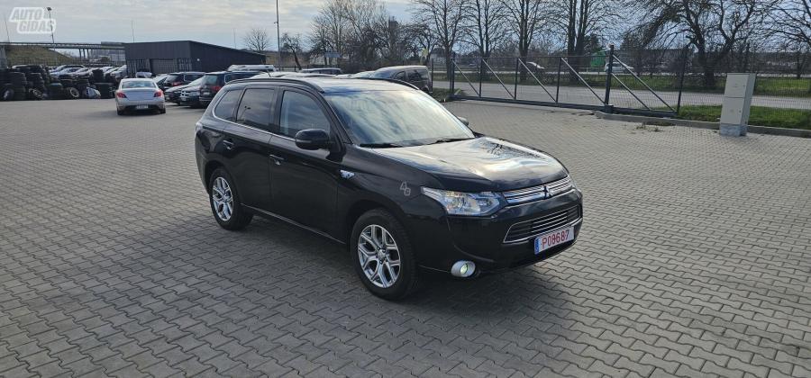 Melns Mitsubishi Outlander 2013 Kauņa, ar dzinēja tilpumu 2.00 L un nobraukumu 300 tūkst. km par 6850 €, foto 7 vietnē AUTOMOTO.COM.LV
