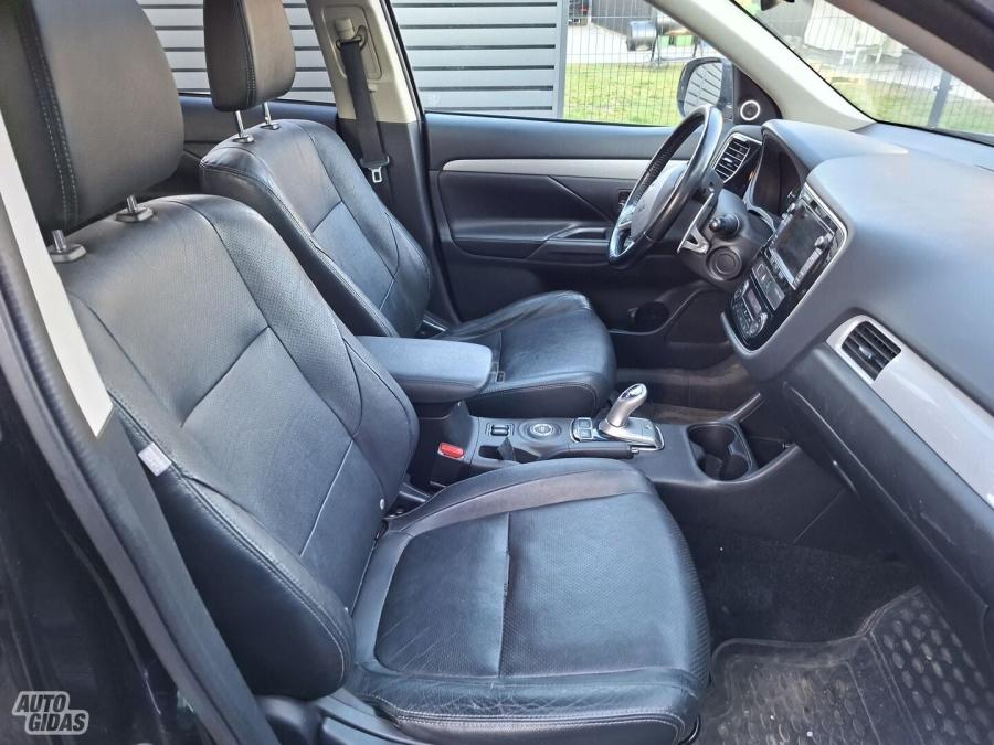 Melns Mitsubishi Outlander 2013 Kauņa, ar dzinēja tilpumu 2.00 L un nobraukumu 300 tūkst. km par 6850 €, foto 17 vietnē AUTOMOTO.COM.LV