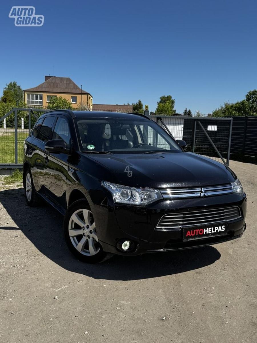 Black Mitsubishi Outlander 2013 in Klaipeda, with an engine capacity of 2.00 L and mileage of 294 thousand km for 6499 €, photo 1 on AUTOMOTO.COM.LV